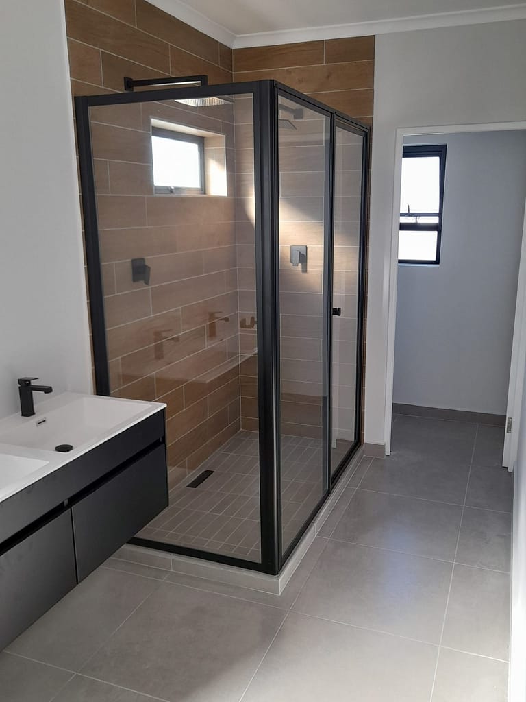 Custom Made Frameless & Framed Shower Doors - Shower Solutions Cape Town
